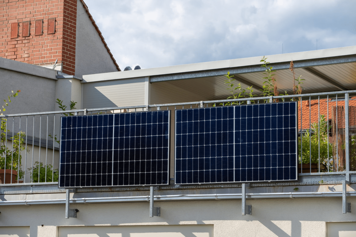 KITS SOLARES PARA EL BALCÓN EN ESPAÑA - ESTO ES LO QUE DEBES SABER - EET